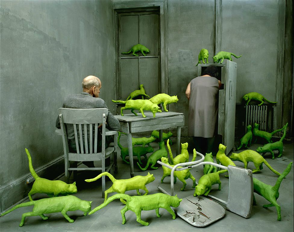 Radioactive Cats::25" x 33"::Photography::©Sandy Skoglund — Cercle