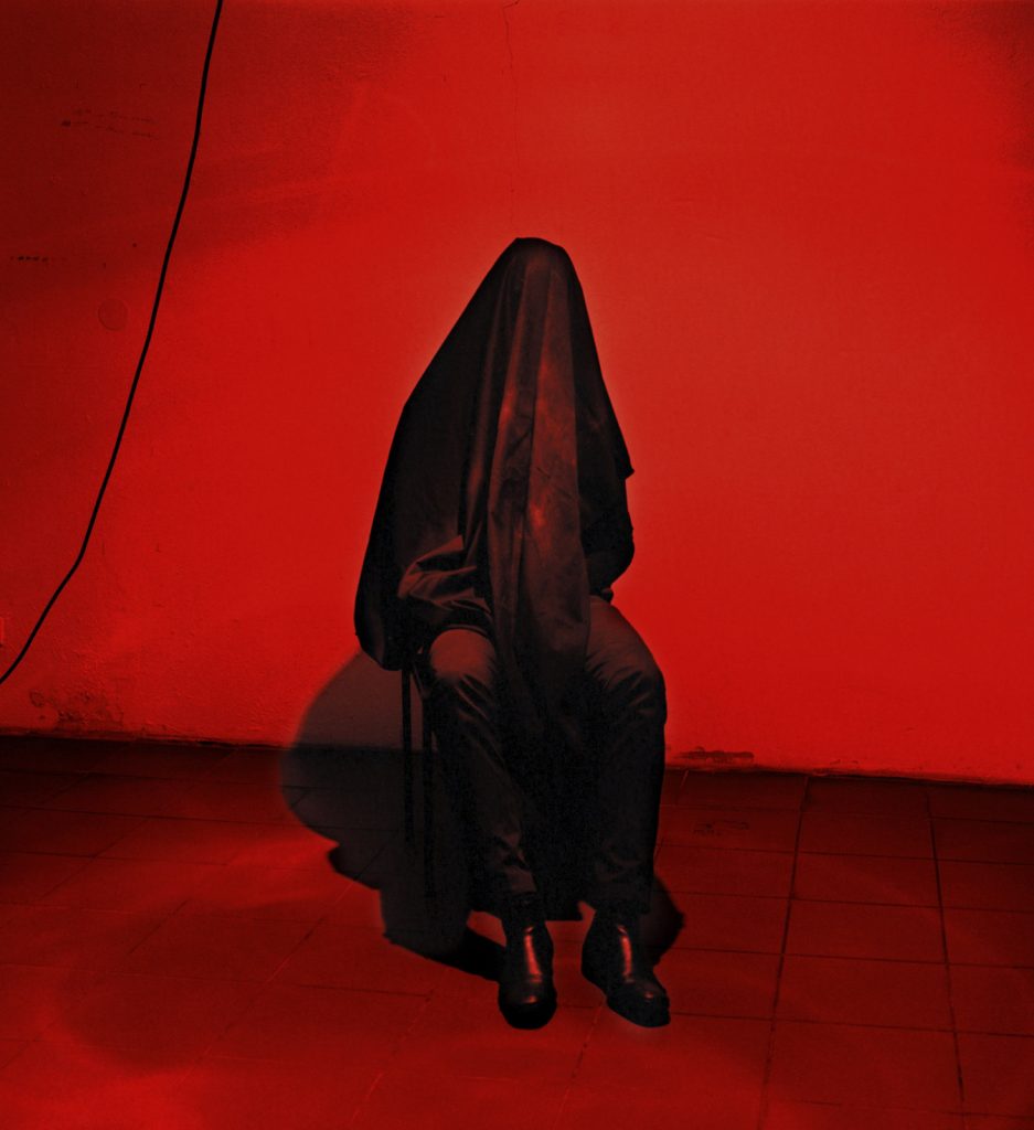 In the dark room of Alexander Gehring : medium and ghosts — Cercle